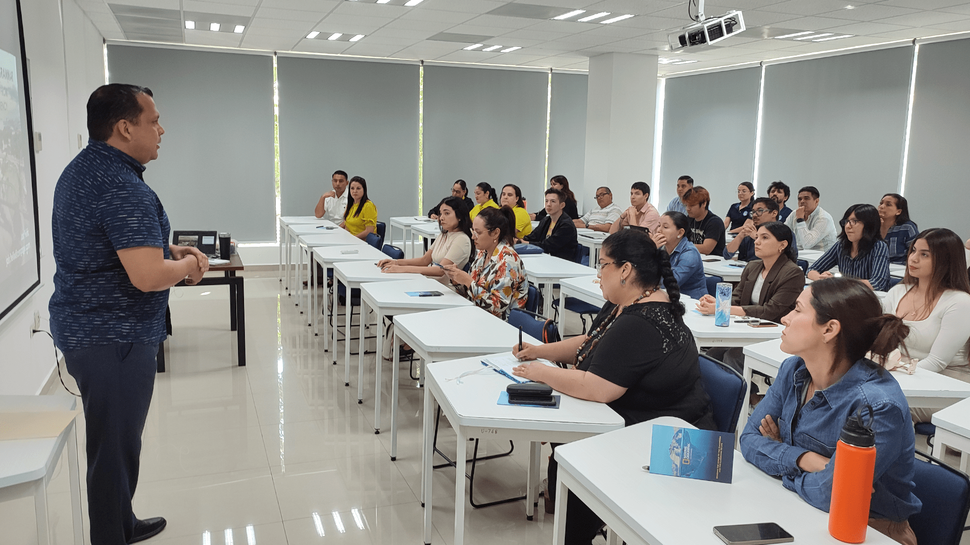 Se imparte conferencia “Building the bridge from accuracy to fluency ...
